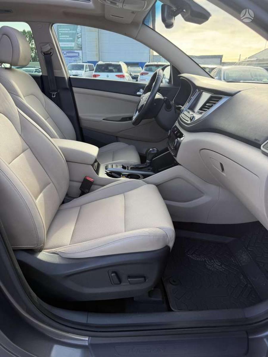 Brown Hyundai Tucson 2017 in Taurage, with an engine capacity of 1.69 L and mileage of 259 thousand km for 10300 €, photo 27 on AUTOMOTO.COM.LV