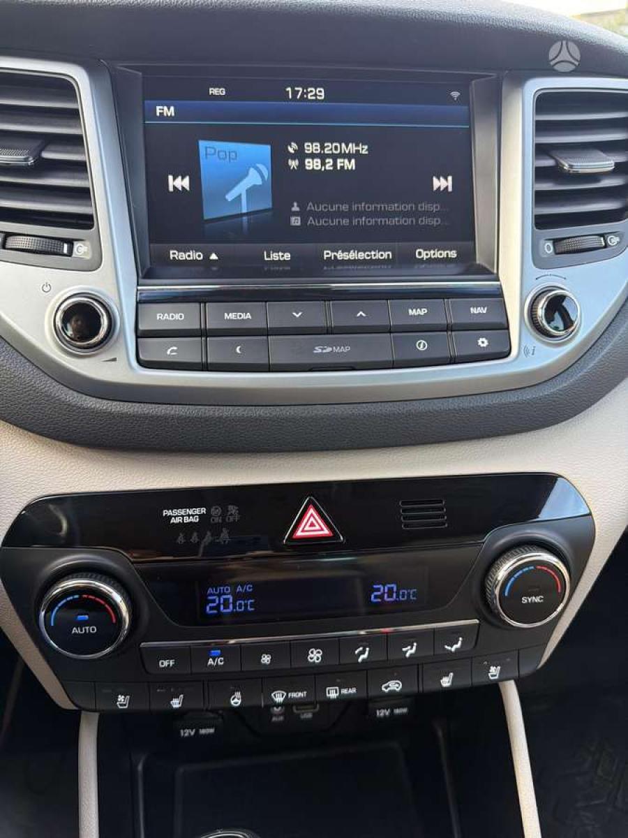 Brown Hyundai Tucson 2017 in Taurage, with an engine capacity of 1.69 L and mileage of 259 thousand km for 10300 €, photo 36 on AUTOMOTO.COM.LV