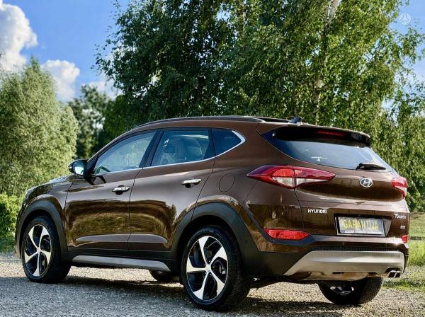 Brown Hyundai Tucson 2017 in Siauliai, with an engine capacity of 2.00 L and mileage of 276 thousand km for 15550 €, photo 4 on AUTOMOTO.COM.LV