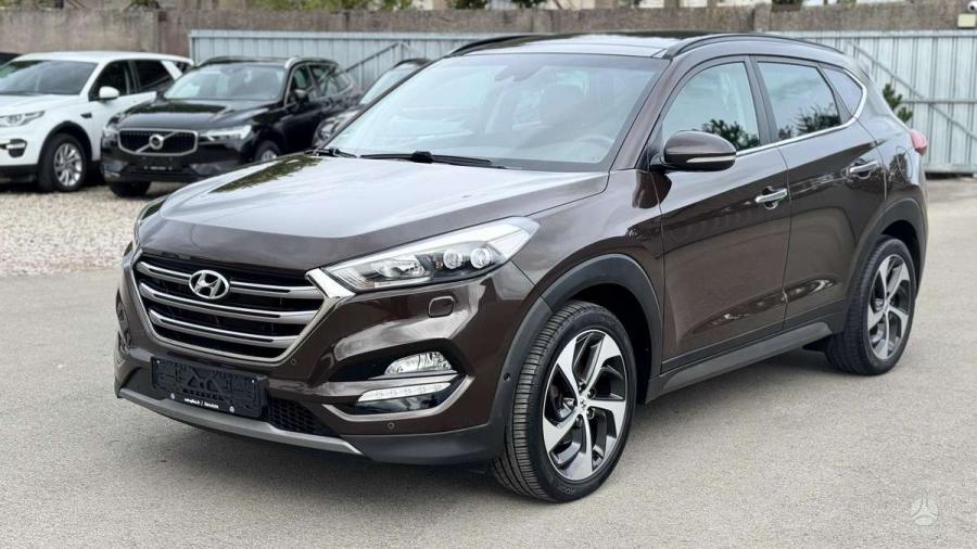 Brown Hyundai Tucson 2017 in Telschi, with an engine capacity of 1.59 L and mileage of 98 thousand km for 14800 €, photo 6 on AUTOMOTO.COM.LV