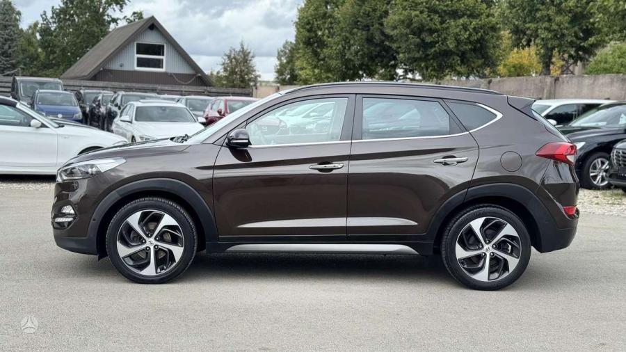 Brown Hyundai Tucson 2017 in Telschi, with an engine capacity of 1.59 L and mileage of 98 thousand km for 14800 €, photo 7 on AUTOMOTO.COM.LV
