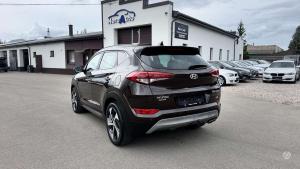 Brown Hyundai Tucson 2017 in Telschi, with an engine capacity of 1.59 L and mileage of 98 thousand km for 14800 €, photo 9 on AUTOMOTO.COM.LV
