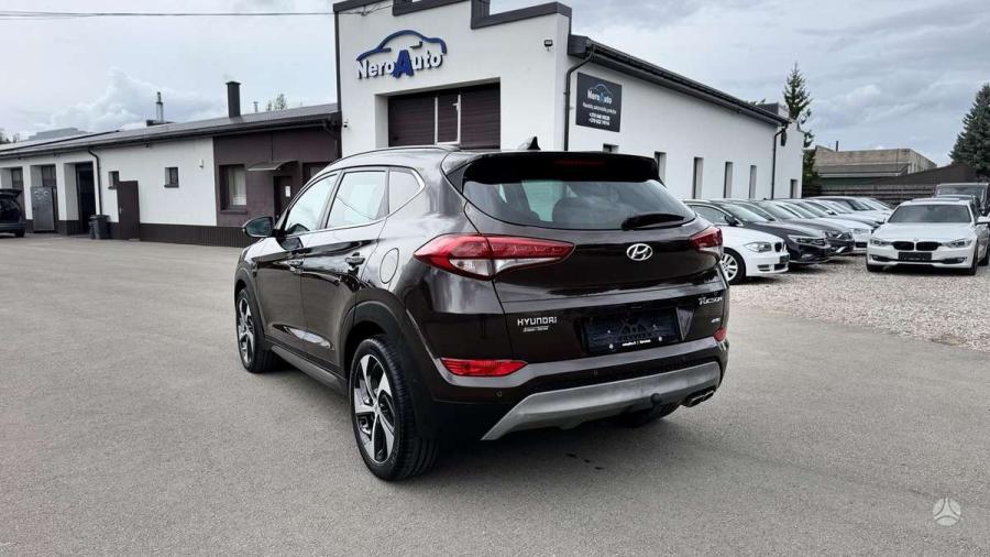 Brown Hyundai Tucson 2017 in Telschi, with an engine capacity of 1.59 L and mileage of 98 thousand km for 14800 €, photo 9 on AUTOMOTO.COM.LV