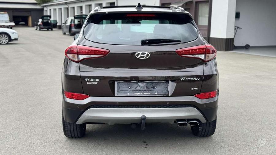 Brown Hyundai Tucson 2017 in Telschi, with an engine capacity of 1.59 L and mileage of 98 thousand km for 14800 €, photo 10 on AUTOMOTO.COM.LV