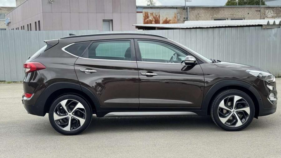 Brown Hyundai Tucson 2017 in Telschi, with an engine capacity of 1.59 L and mileage of 98 thousand km for 14800 €, photo 12 on AUTOMOTO.COM.LV