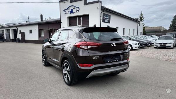 Brown Hyundai Tucson 2017 in Telschi, with an engine capacity of 1.59 L and mileage of 98 thousand km for 14800 €, photo 9 on AUTOMOTO.COM.LV