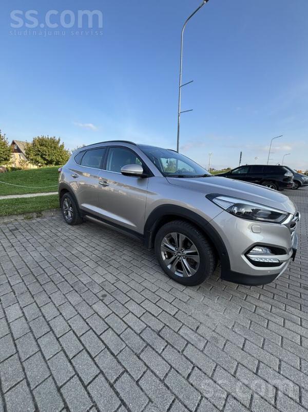 Brown Hyundai Tucson 2017 in Riga, with an engine capacity of 1.60 L and mileage of 134 thousand km for 16500 €, photo 4 on AUTOMOTO.COM.LV