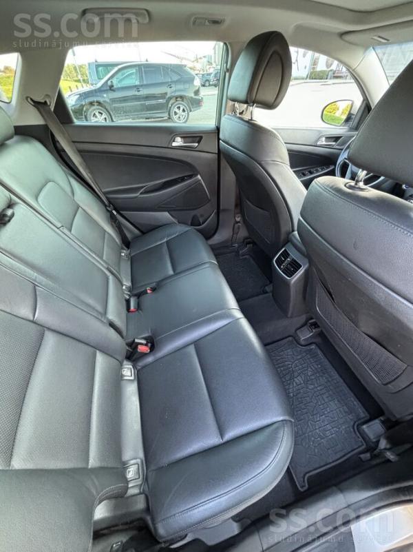 Brown Hyundai Tucson 2017 in Riga, with an engine capacity of 1.60 L and mileage of 134 thousand km for 16500 €, photo 8 on AUTOMOTO.COM.LV