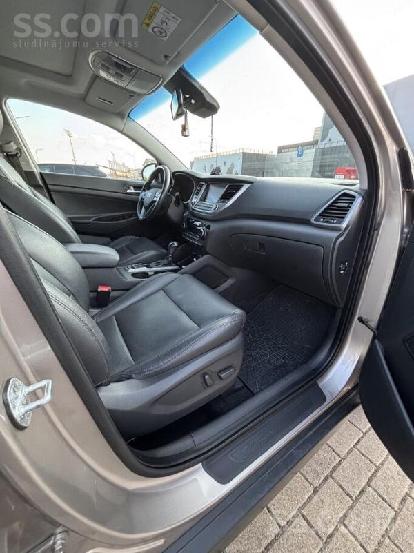 Brown Hyundai Tucson 2017 in Riga, with an engine capacity of 1.60 L and mileage of 134 thousand km for 16500 €, photo 9 on AUTOMOTO.COM.LV