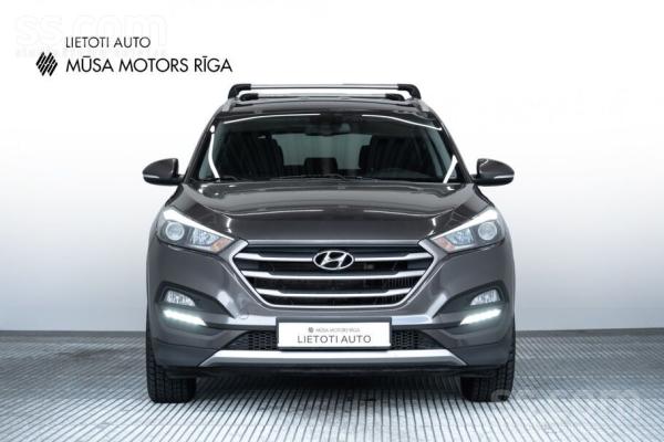 Brown Hyundai Tucson 2017 in Riga, with an engine capacity of 1.70 L and mileage of 268 thousand km for 9900 €, photo 4 on AUTOMOTO.COM.LV