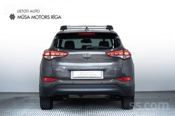 Brown Hyundai Tucson 2017 in Riga, with an engine capacity of 1.70 L and mileage of 268 thousand km for 9900 €, photo 5 on AUTOMOTO.COM.LV