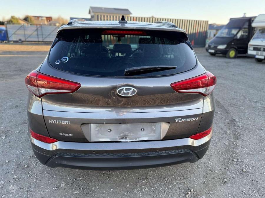 Brown Hyundai Tucson 2018 in Kaunas, with an engine capacity of 1.69 L and mileage of 258 thousand km for 10500 €, photo 4 on AUTOMOTO.COM.LV