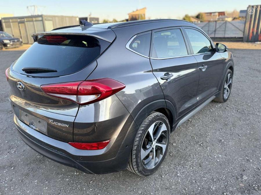 Brown Hyundai Tucson 2018 in Kaunas, with an engine capacity of 1.69 L and mileage of 258 thousand km for 10500 €, photo 5 on AUTOMOTO.COM.LV