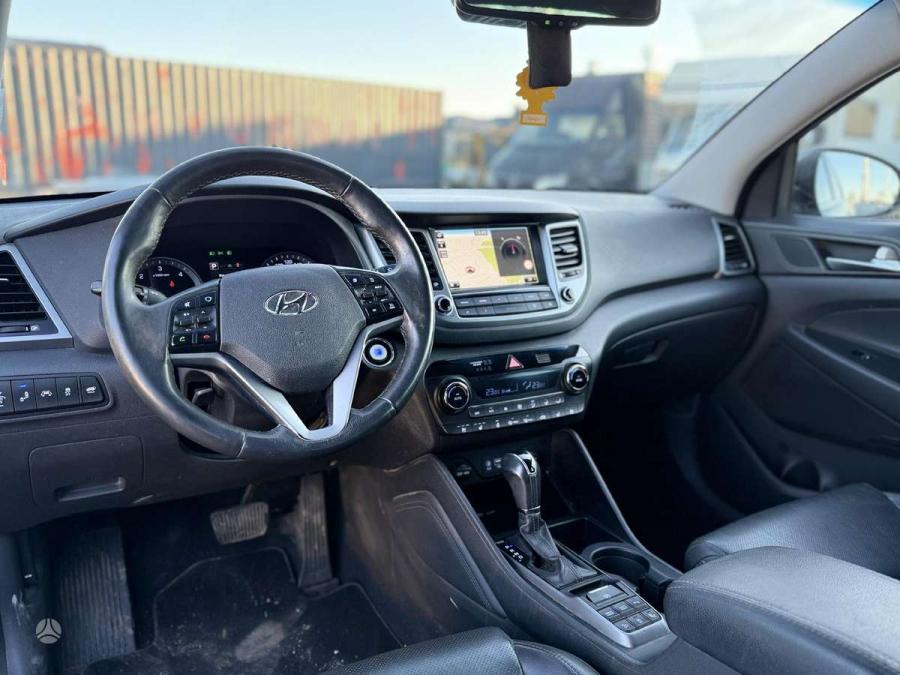 Brown Hyundai Tucson 2018 in Kaunas, with an engine capacity of 1.69 L and mileage of 258 thousand km for 10500 €, photo 12 on AUTOMOTO.COM.LV