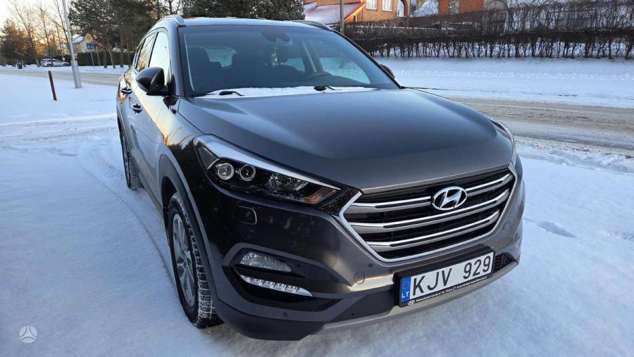Brown Hyundai Tucson 2018 in Radviliskis, with an engine capacity of 1.69 L and mileage of 90 thousand km for 17000 €, photo 4 on AUTOMOTO.COM.LV