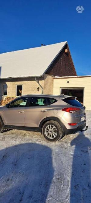 Brown Hyundai Tucson 2018 in Birzai, with an engine capacity of 1.59 L and mileage of 77 thousand km for 13900 €, photo 3 on AUTOMOTO.COM.LV