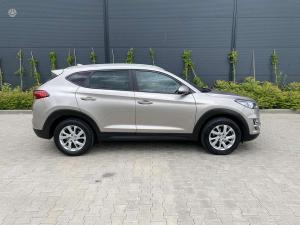 Brown Hyundai Tucson 2018 in Vilnius, with an engine capacity of 1.60 L and mileage of 139 thousand km for 13400 €, photo 3 on AUTOMOTO.COM.LV