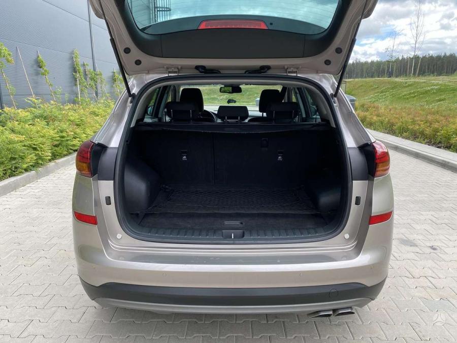 Brown Hyundai Tucson 2018 in Vilnius, with an engine capacity of 1.60 L and mileage of 139 thousand km for 13400 €, photo 16 on AUTOMOTO.COM.LV