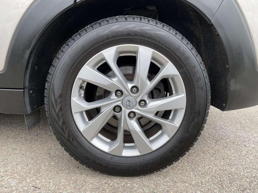 Brown Hyundai Tucson 2018 in Vilnius, with an engine capacity of 1.60 L and mileage of 139 thousand km for 13400 €, photo 19 on AUTOMOTO.COM.LV