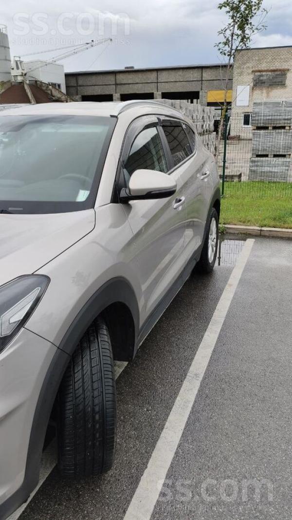 Brown Hyundai Tucson 2018 in Liepaja, with an engine capacity of 1.60 L and mileage of 221 thousand km for 14200 €, photo 5 on AUTOMOTO.COM.LV