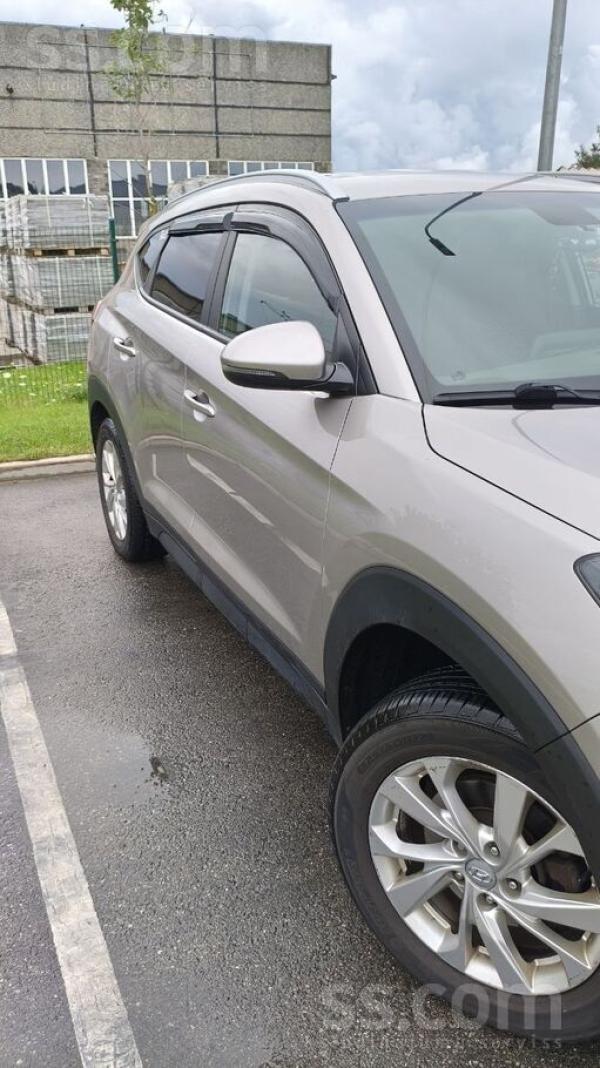 Brown Hyundai Tucson 2018 in Liepaja, with an engine capacity of 1.60 L and mileage of 221 thousand km for 14200 €, photo 6 on AUTOMOTO.COM.LV