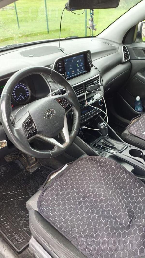 Brown Hyundai Tucson 2018 in Liepaja, with an engine capacity of 1.60 L and mileage of 221 thousand km for 14200 €, photo 8 on AUTOMOTO.COM.LV