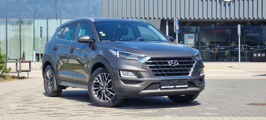 Brown Hyundai Tucson 2019 in Siauliai, with an engine capacity of 1.60 L and mileage of 76 thousand km for 12900 €, photo 1 on AUTOMOTO.COM.LV