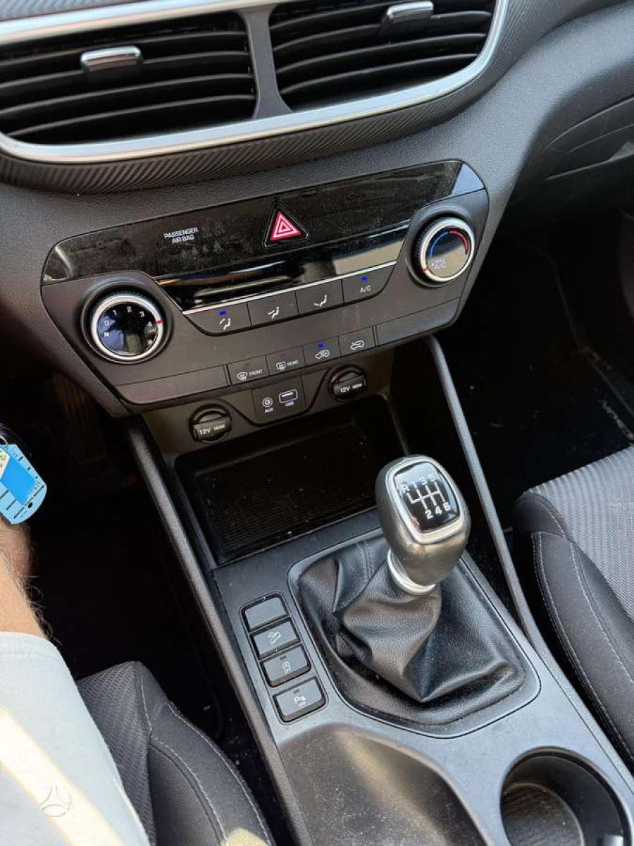 Brown Hyundai Tucson 2019 in Siauliai, with an engine capacity of 1.59 L and mileage of 83 thousand km for 13200 €, photo 13 on AUTOMOTO.COM.LV