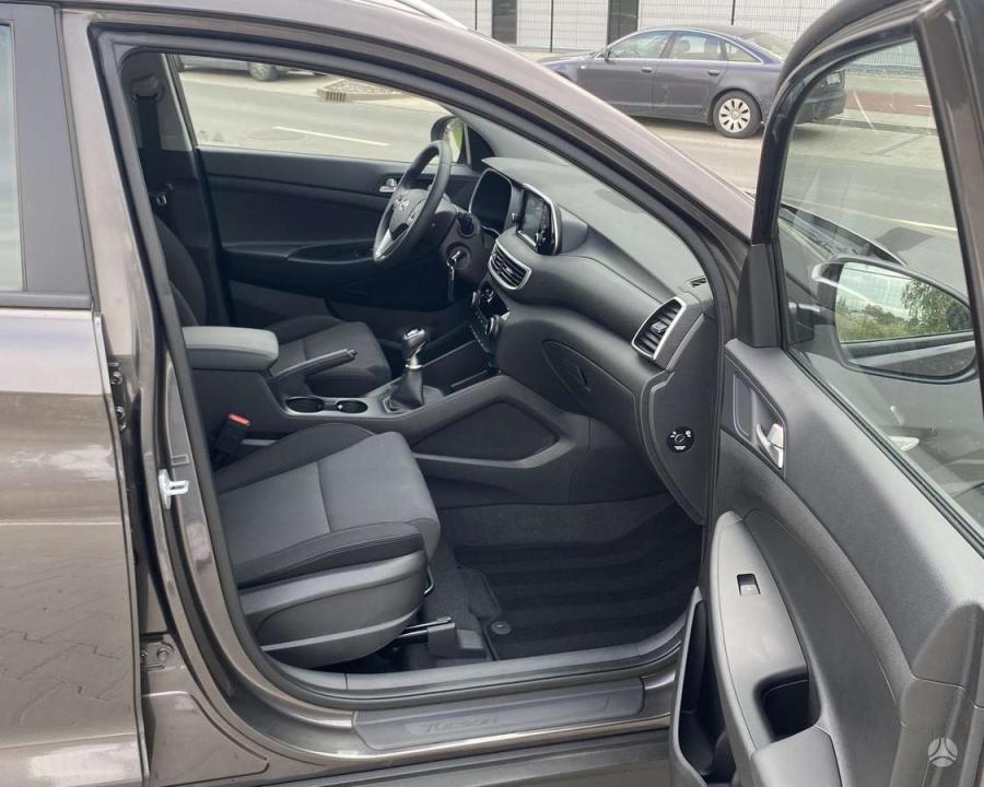Brown Hyundai Tucson 2019 in Vilnius, with an engine capacity of 1.59 L and mileage of 51 thousand km for 15000 €, photo 13 on AUTOMOTO.COM.LV