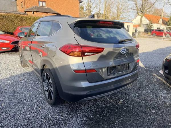 Brown Hyundai Tucson 2020 in Riga, with an engine capacity of 1.60 L and mileage of 205 thousand km for 17995 €, photo 2 on AUTOMOTO.COM.LV