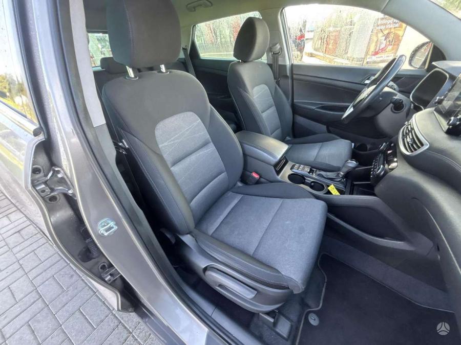 Brown Hyundai Tucson 2020 in Taurage, with an engine capacity of 1.60 L and mileage of 160 thousand km for 12200 €, photo 12 on AUTOMOTO.COM.LV