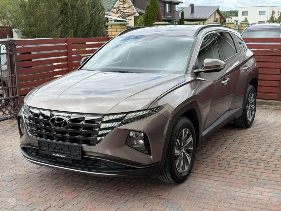 Brown Hyundai Tucson 2021 in Siauliai, with an engine capacity of 1.60 L and mileage of 156 thousand km for 19390 €, photo 1 on AUTOMOTO.COM.LV