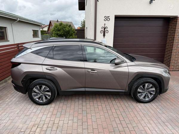 Brown Hyundai Tucson 2021 in Siauliai, with an engine capacity of 1.60 L and mileage of 156 thousand km for 19390 €, photo 4 on AUTOMOTO.COM.LV