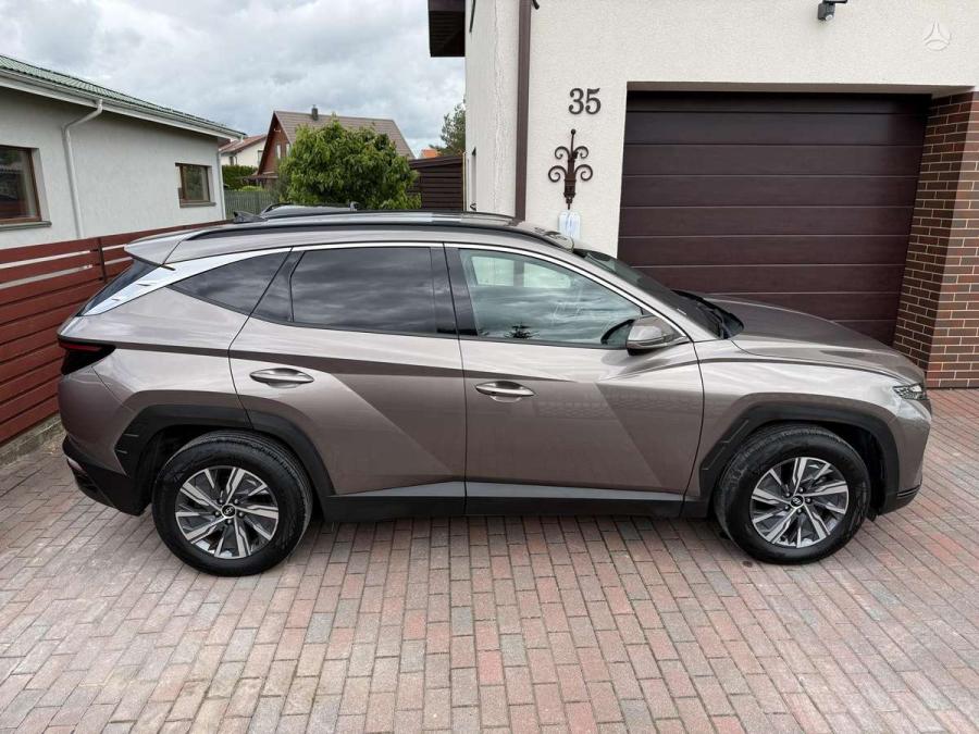 Brown Hyundai Tucson 2021 in Siauliai, with an engine capacity of 1.60 L and mileage of 156 thousand km for 19390 €, photo 5 on AUTOMOTO.COM.LV