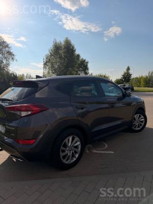 Brown Hyundai Tucson 2015 in Daugavpils, with an engine capacity of 1.60 L and mileage of 146 thousand km for 10900 €, photo 4 on AUTOMOTO.COM.LV