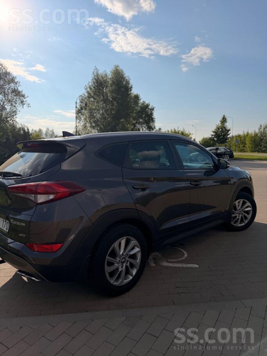 Brown Hyundai Tucson 2015 in Daugavpils, with an engine capacity of 1.60 L and mileage of 146 thousand km for 10900 €, photo 4 on AUTOMOTO.COM.LV