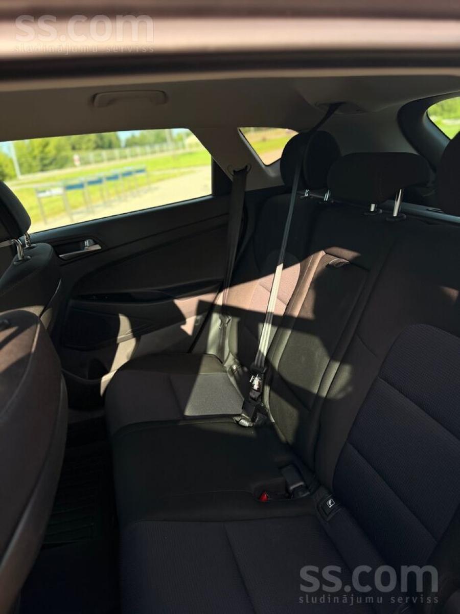 Brown Hyundai Tucson 2015 in Daugavpils, with an engine capacity of 1.60 L and mileage of 146 thousand km for 10900 €, photo 8 on AUTOMOTO.COM.LV