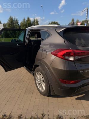Brown Hyundai Tucson 2015 in Daugavpils, with an engine capacity of 1.60 L and mileage of 146 thousand km for 10900 €, photo 9 on AUTOMOTO.COM.LV