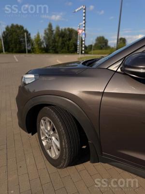 Brown Hyundai Tucson 2015 in Daugavpils, with an engine capacity of 1.60 L and mileage of 146 thousand km for 10900 €, photo 10 on AUTOMOTO.COM.LV