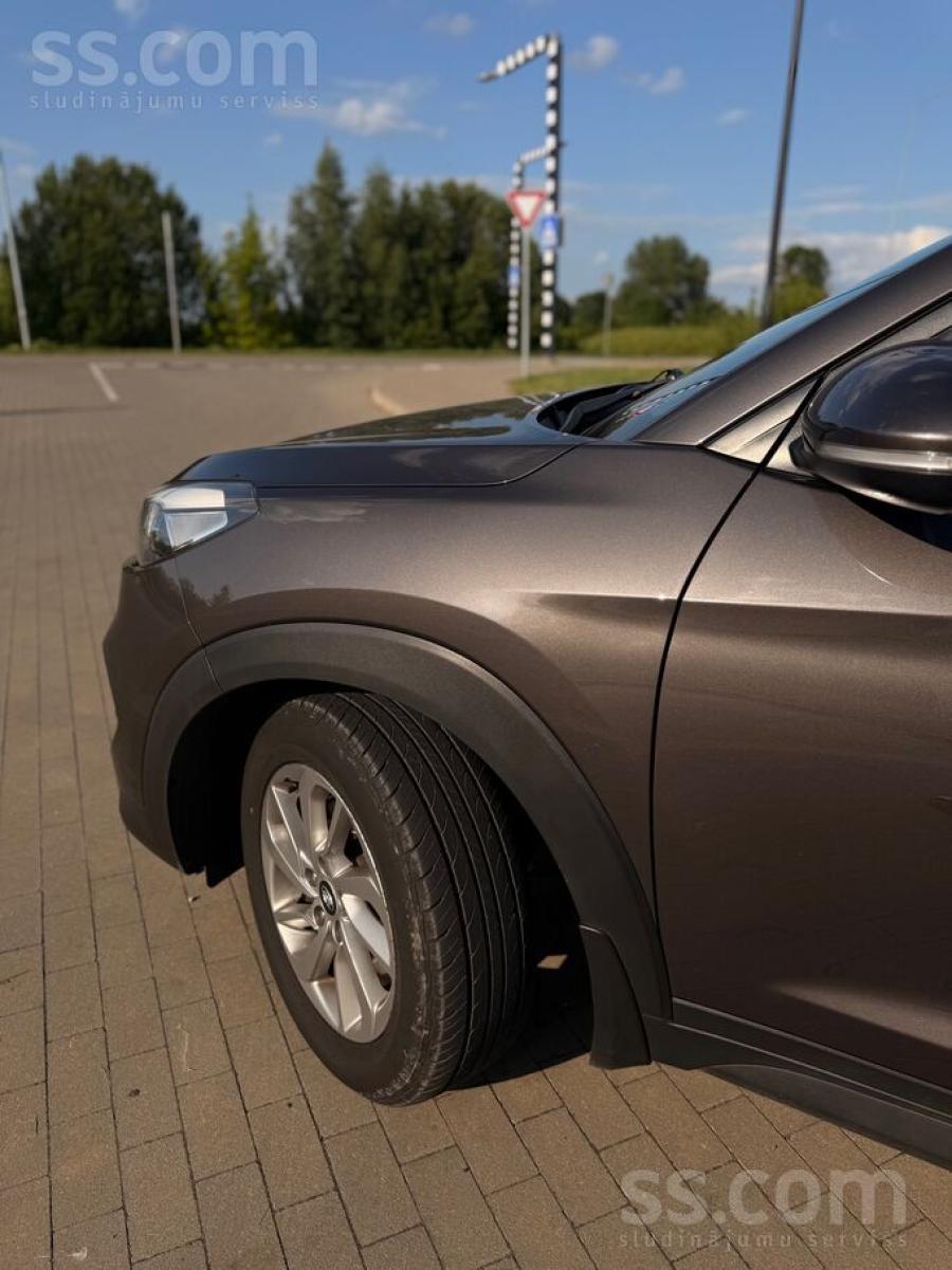 Brown Hyundai Tucson 2015 in Daugavpils, with an engine capacity of 1.60 L and mileage of 146 thousand km for 10900 €, photo 10 on AUTOMOTO.COM.LV