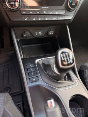 Brown Hyundai Tucson 2015 in Daugavpils, with an engine capacity of 1.60 L and mileage of 146 thousand km for 10900 €, photo 12 on AUTOMOTO.COM.LV