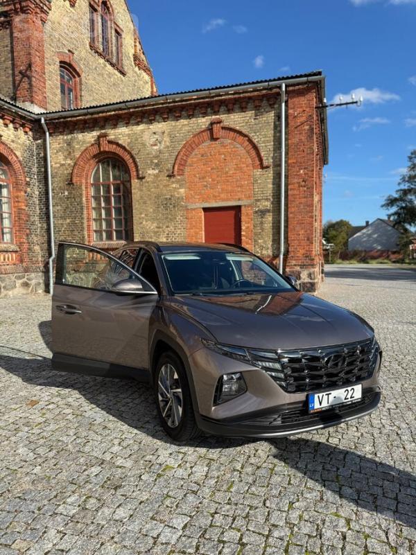 Brown Hyundai Tucson 2023 in Ventspils, with an engine capacity of 1.60 L and mileage of 68 thousand km for 21900 €, photo 1 on AUTOMOTO.COM.LV