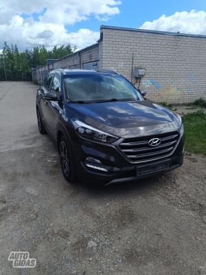 Brown Hyundai Tucson 2015 in Panevezys, with an engine capacity of 2.00 L and mileage of 178 thousand km for 107000 €, photo 3 on AUTOMOTO.COM.LV