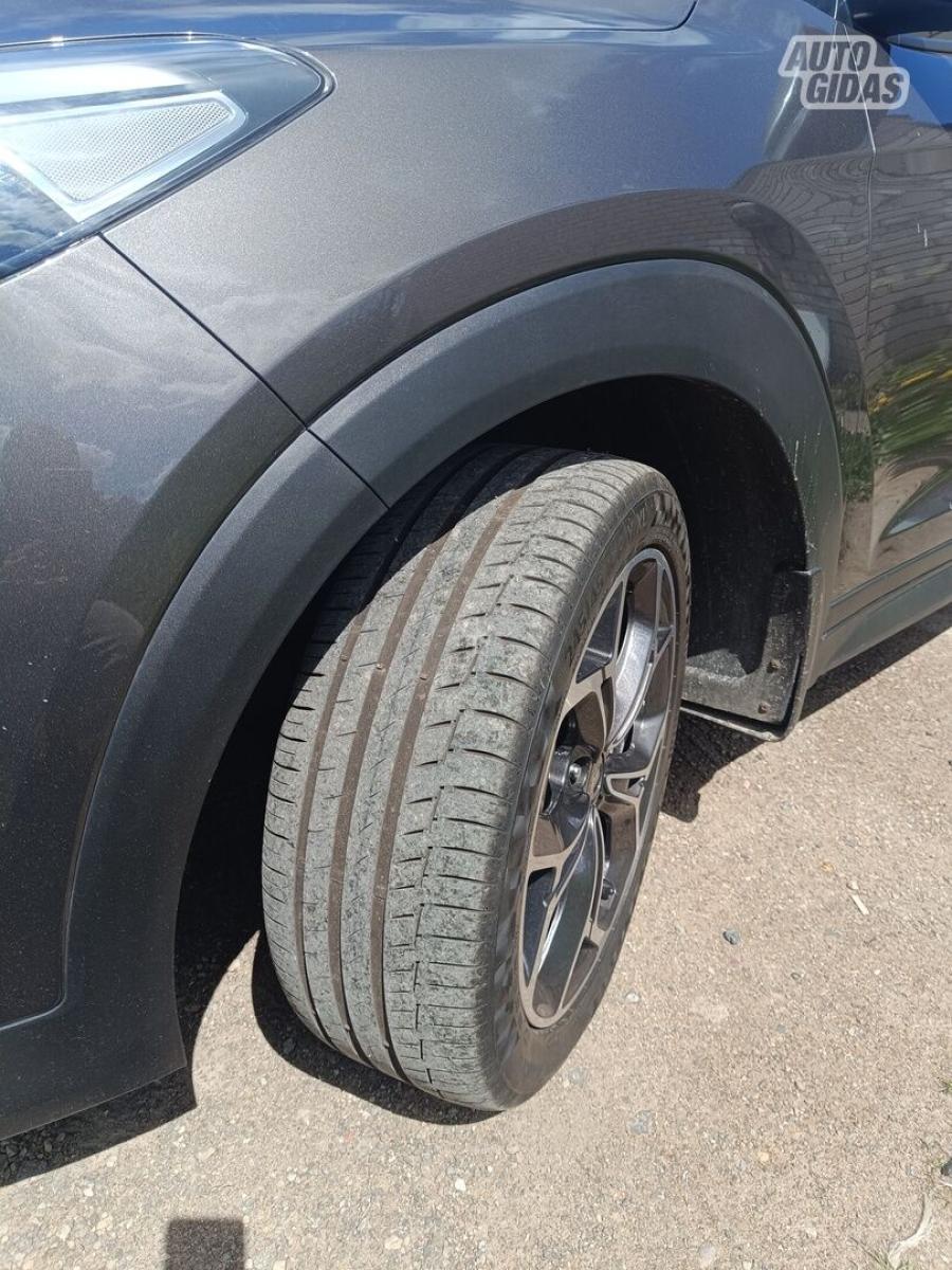 Brown Hyundai Tucson 2015 in Panevezys, with an engine capacity of 2.00 L and mileage of 178 thousand km for 107000 €, photo 6 on AUTOMOTO.COM.LV