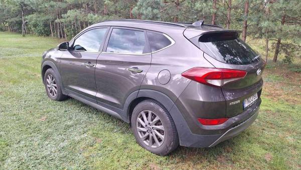 Brown Hyundai Tucson 2016 in Kaunas, with an engine capacity of 2.00 L and mileage of 189 thousand km for 12500 €, photo 3 on AUTOMOTO.COM.LV