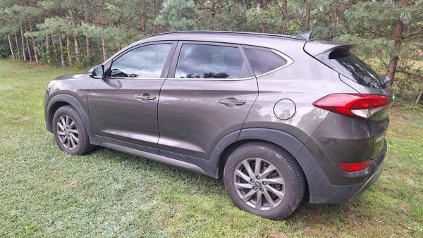 Brown Hyundai Tucson 2016 in Kaunas, with an engine capacity of 2.00 L and mileage of 189 thousand km for 12500 €, photo 4 on AUTOMOTO.COM.LV
