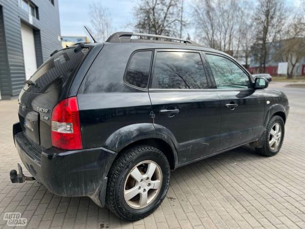 Hyundai Tucson 2005 in Vilnius, with an engine capacity of 2.00 L and mileage of 200 thousand km for 1850 €, photo 4 on AUTOMOTO.COM.LV