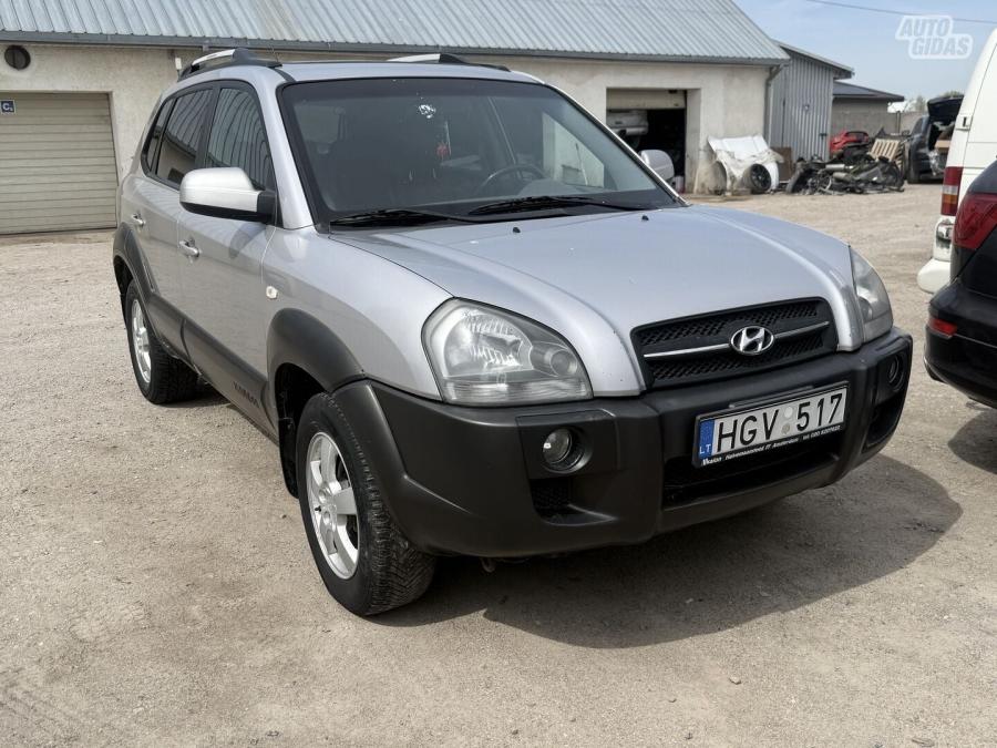 Hyundai Tucson 2005 in Siauliai, with an engine capacity of 2.00 L and mileage of 457 thousand km for 800 €, photo 3 on AUTOMOTO.COM.LV