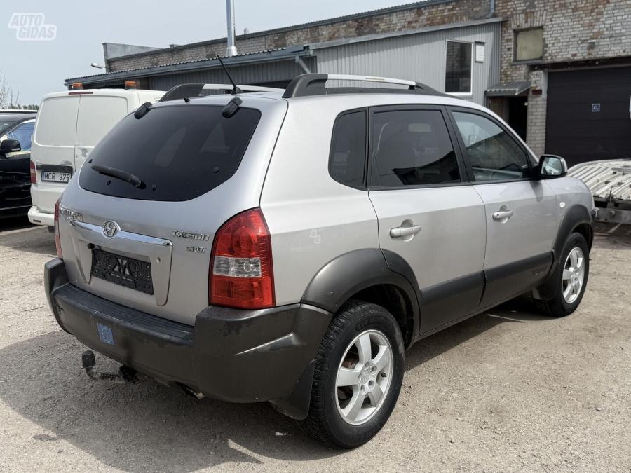 Hyundai Tucson 2005 in Siauliai, with an engine capacity of 2.00 L and mileage of 457 thousand km for 800 €, photo 4 on AUTOMOTO.COM.LV