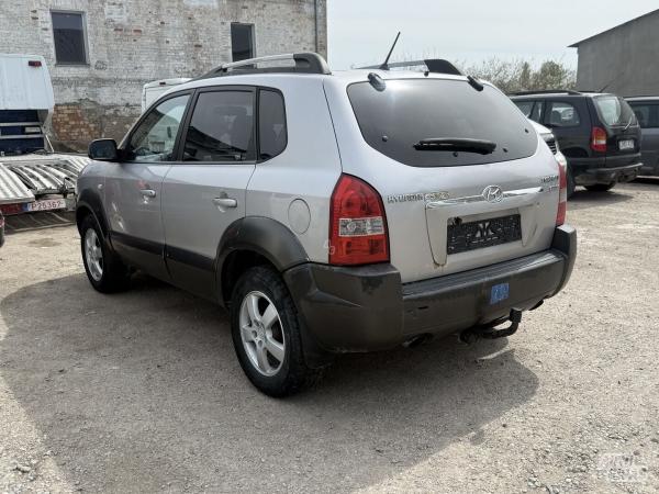 Hyundai Tucson 2005 in Siauliai, with an engine capacity of 2.00 L and mileage of 457 thousand km for 800 €, photo 4 on AUTOMOTO.COM.LV